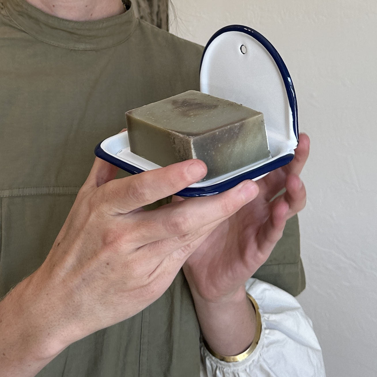 Wall-mounted Enamel Soap Dish – Three Bales Home Supply